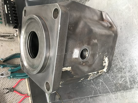 Electrolytic Rust Removal from Hydraulic Parts